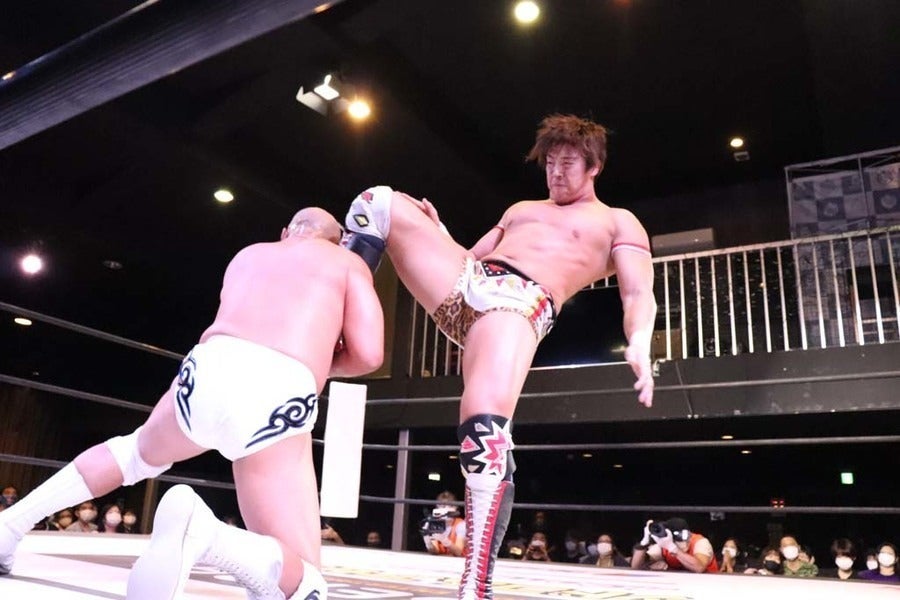 DDT・『秋山準＆大石真翔 vs 竹下幸之介＆彰人』 | 試合動画配信 | WRESTLE UNIVERSE